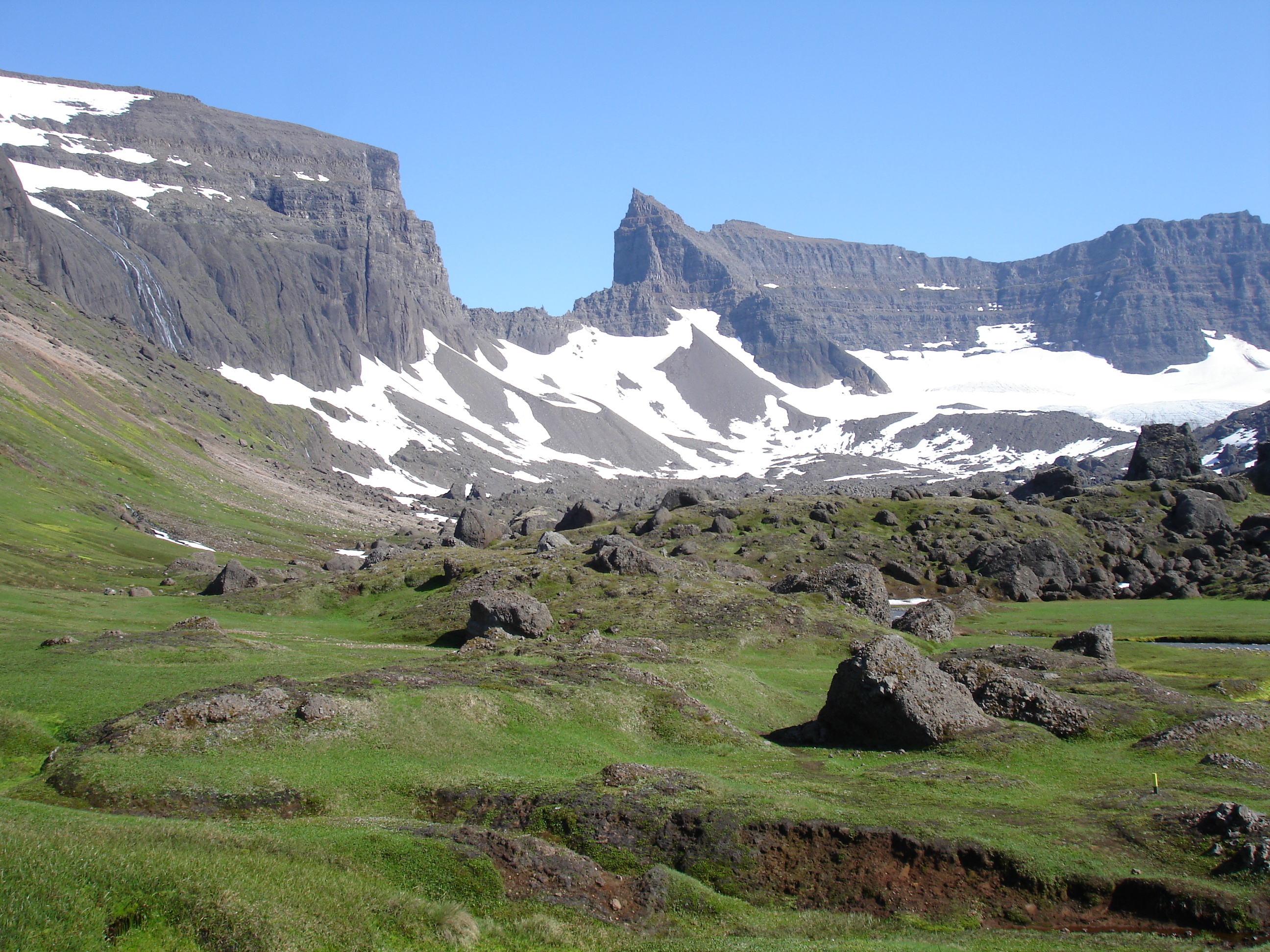 Stórurð Hiking Tour | Guide to Iceland