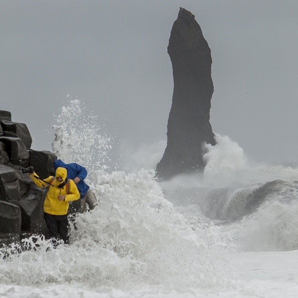 Extremely dangerous Waves by Reynisfjara and Kirkjufjara black Beaches ...